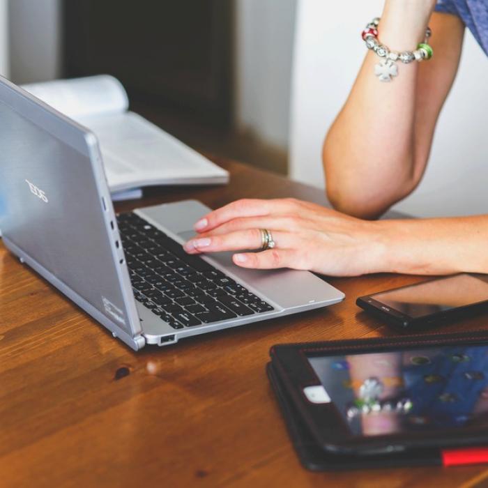 Offres d'emploi : 5 bonnes raisons d'utiliser la plateforme HelloWork Offres d'emploi : 5 bonnes raisons d'utiliser la plateforme HelloWork